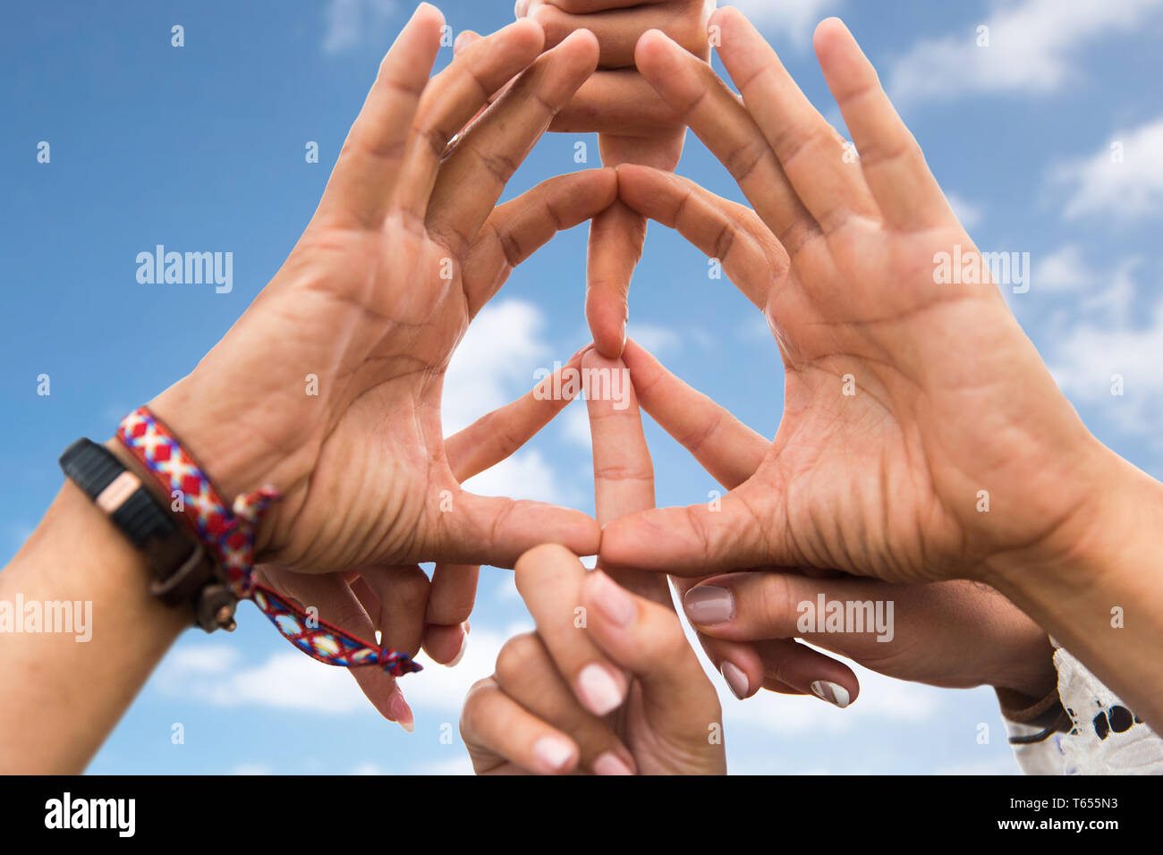 Man making peace sign hi-res stock photography and images - Alamy
