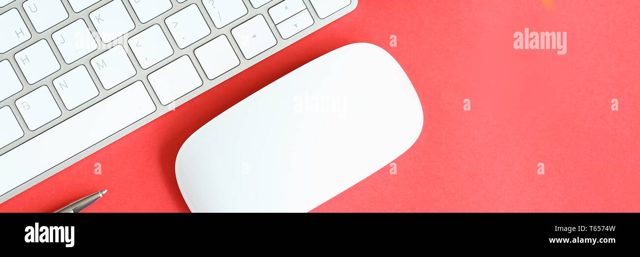 White keyboard with computer mouse and silver Stock Photo - Alamy