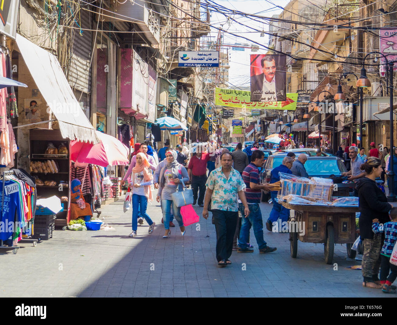 Busy street middle east hi-res stock photography and images - Alamy