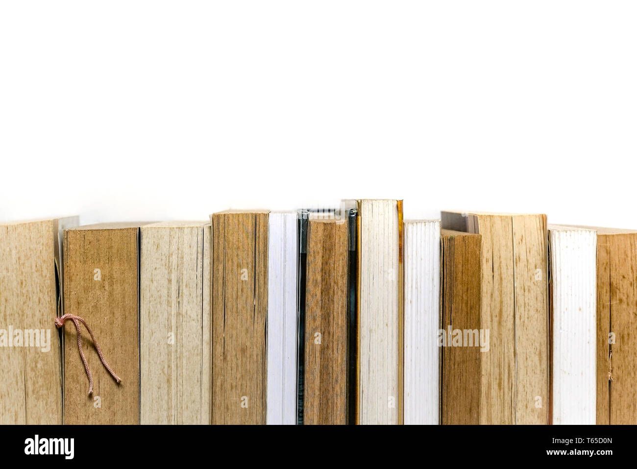 Row of textbooks hi-res stock photography and images - Alamy