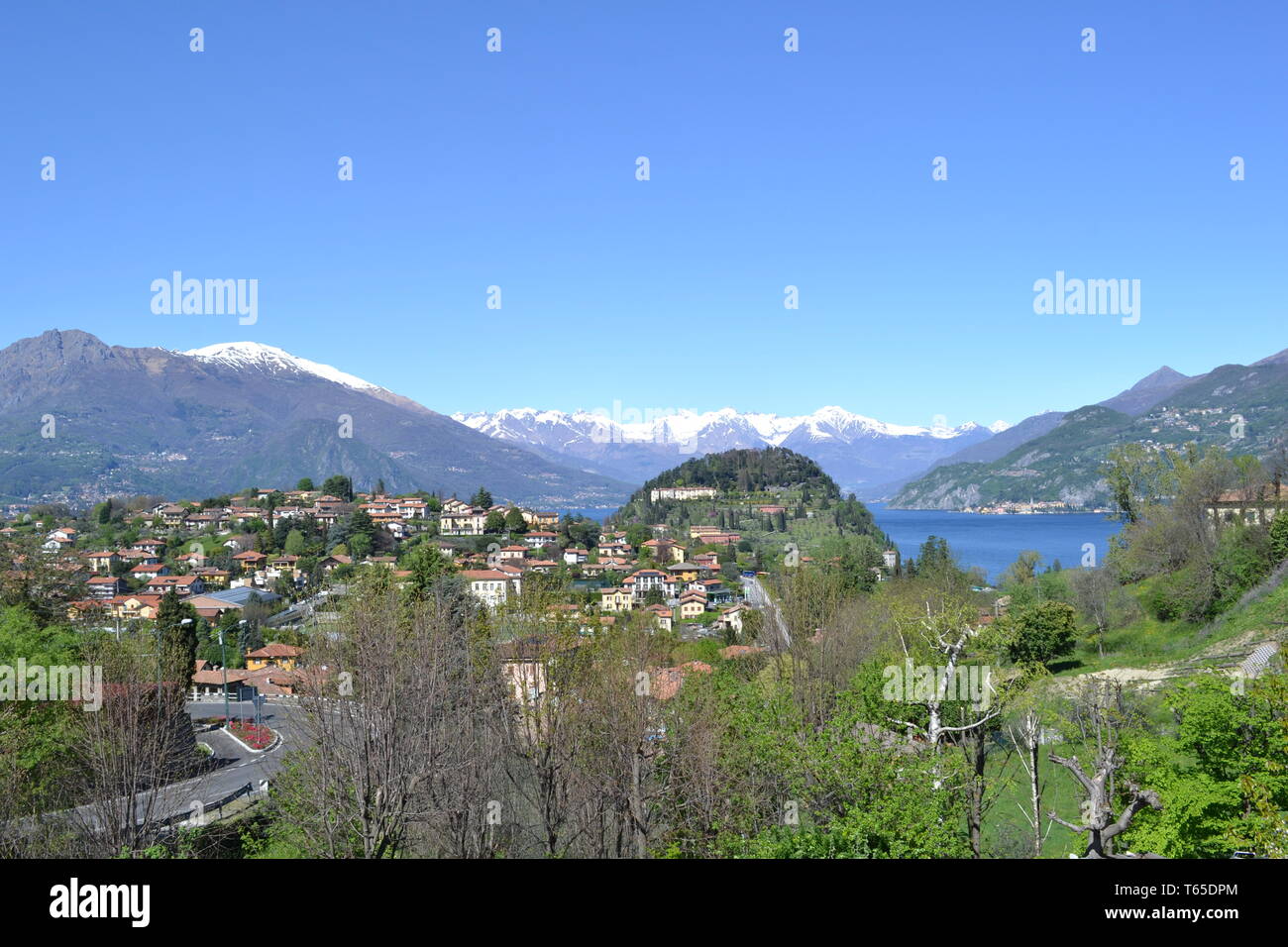 Beautiful spring view to Bellagio peninsula with a town, European Alps ...