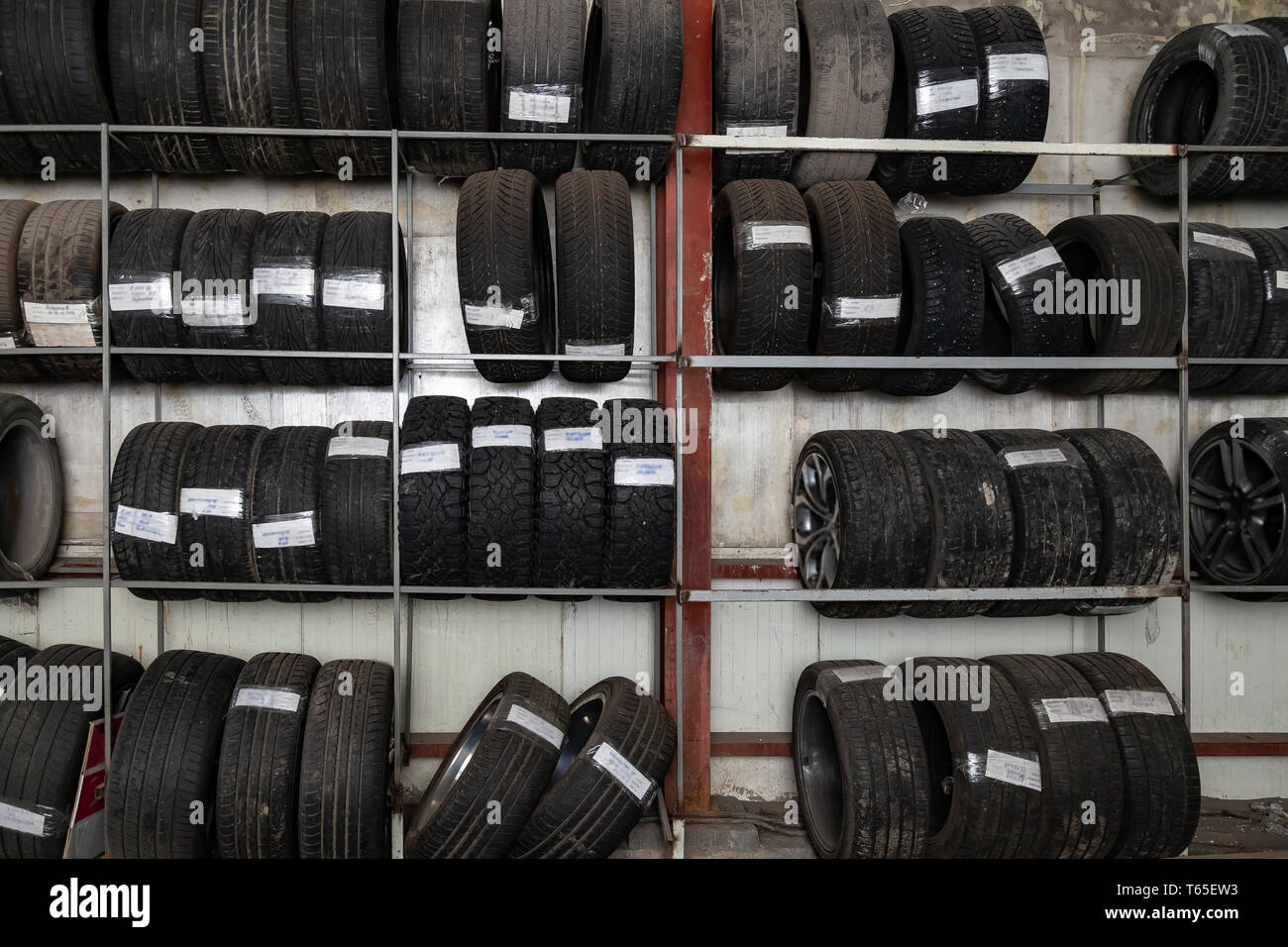 Auto racks hi-res stock photography and images - Alamy