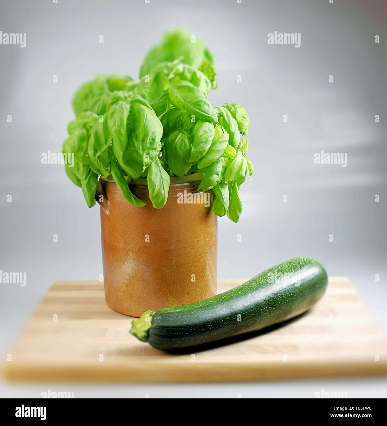 Zucchini basil hi-res stock photography and images - Alamy
