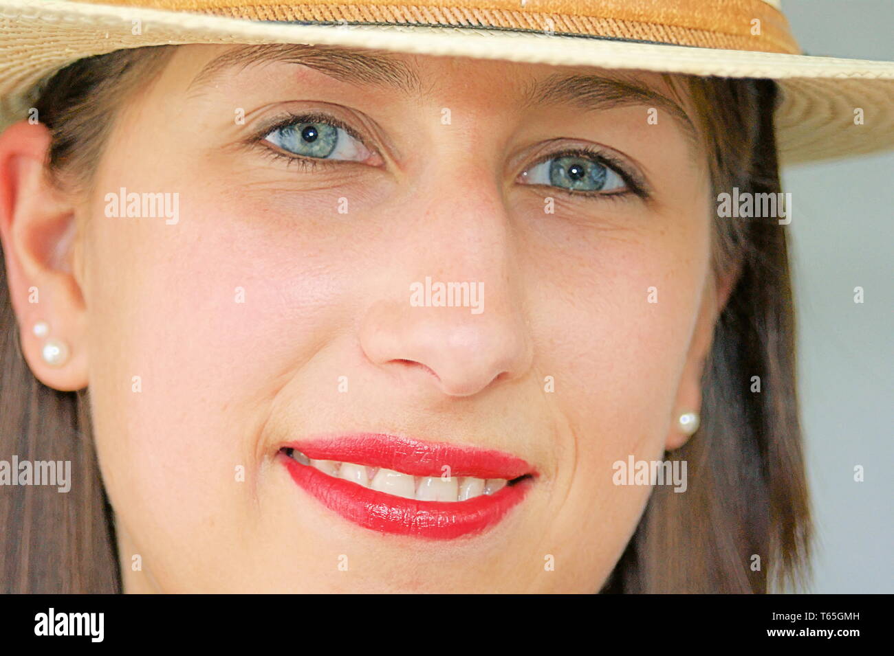 Portrait of a young lady with hat Stock Photo - Alamy