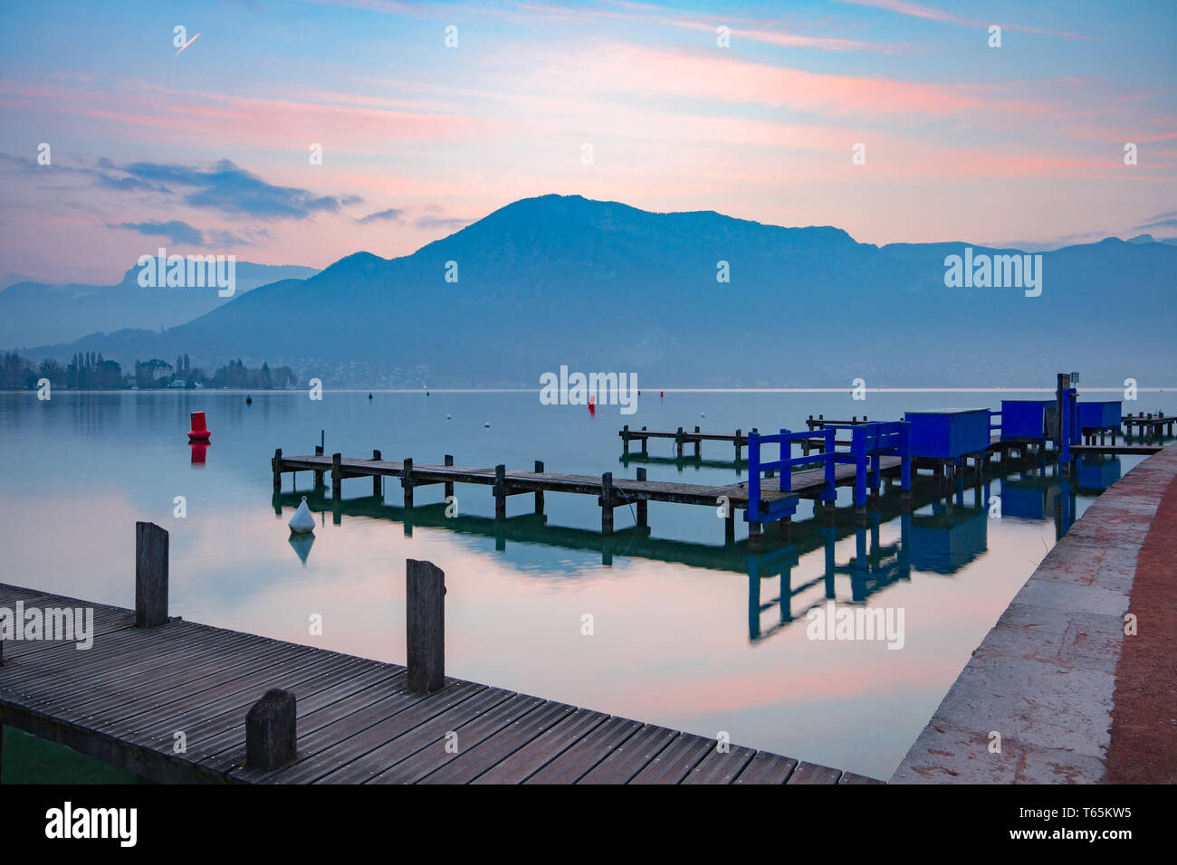 Annecy lake tourism hi-res stock photography and images - Alamy