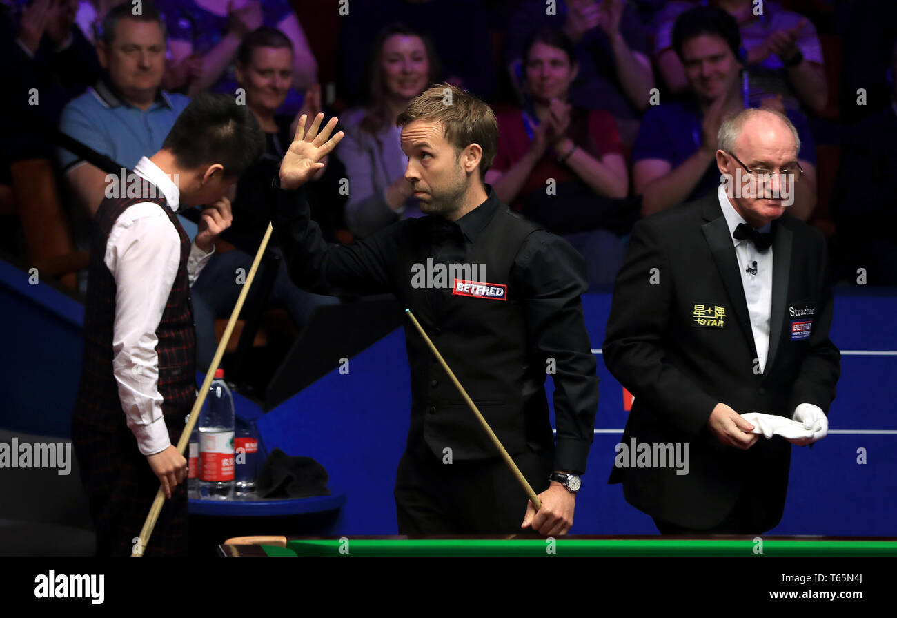 Ali carter celebrates beating zhou yuelong hi-res stock photography and ...