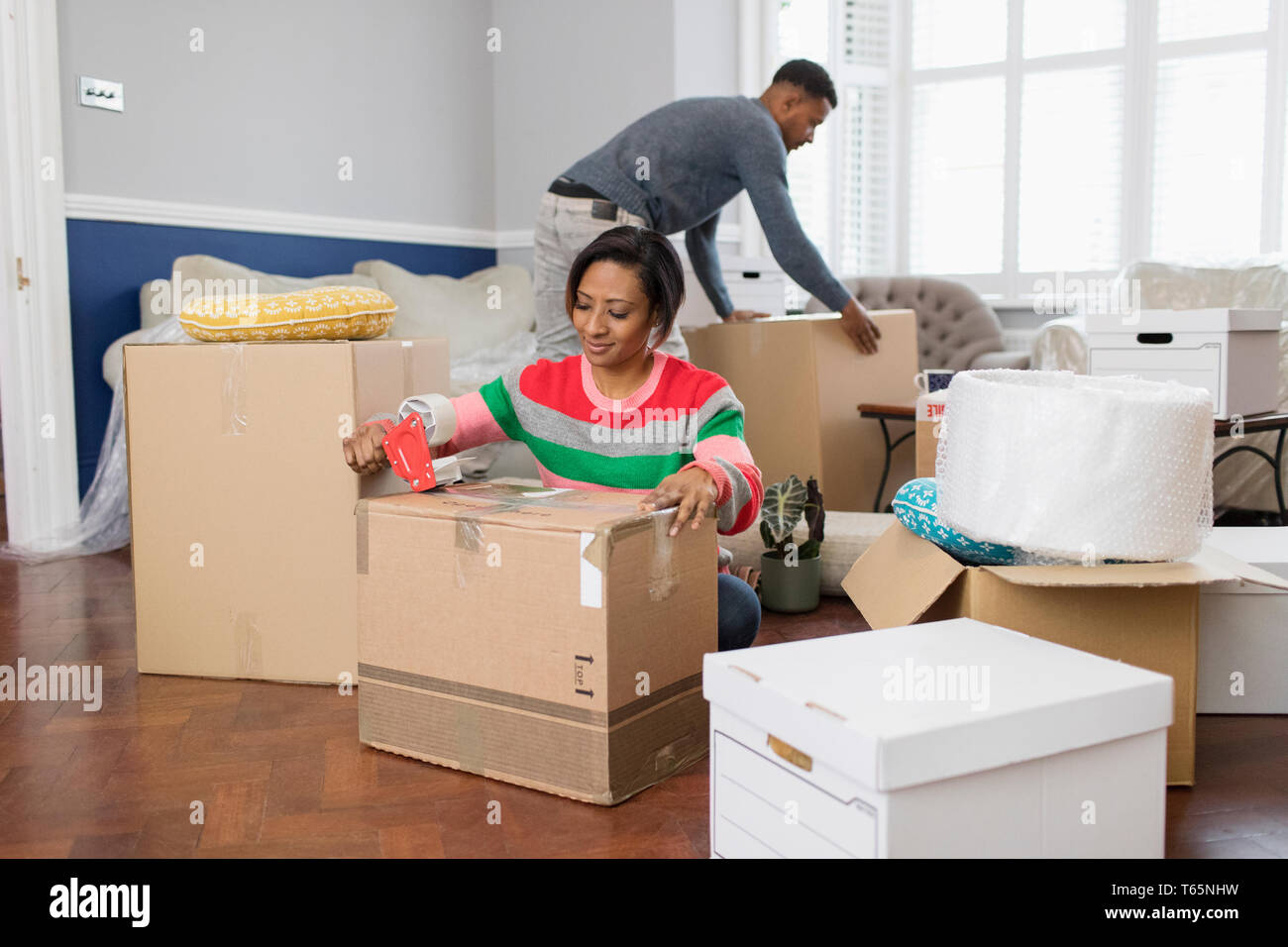 Packing hi-res stock photography and images - Alamy