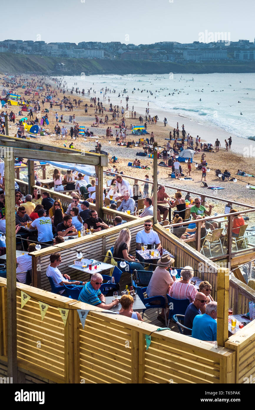 Busy tourists beach hi-res stock photography and images - Alamy