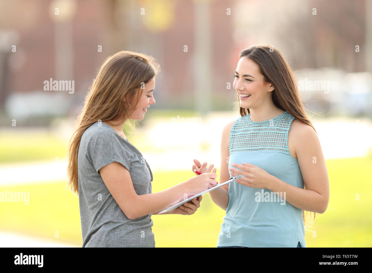 Student survey street hi-res stock photography and images - Alamy