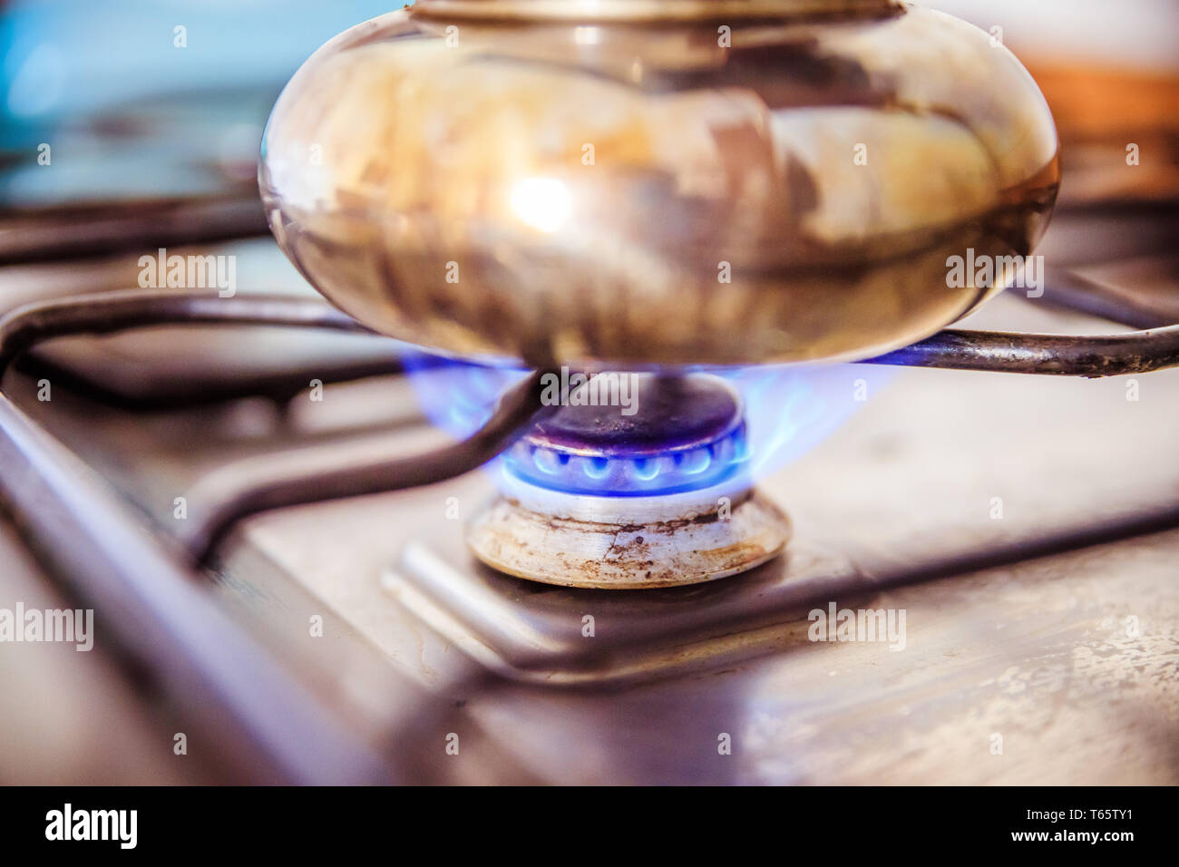 Gas stove italy hi-res stock photography and images - Alamy