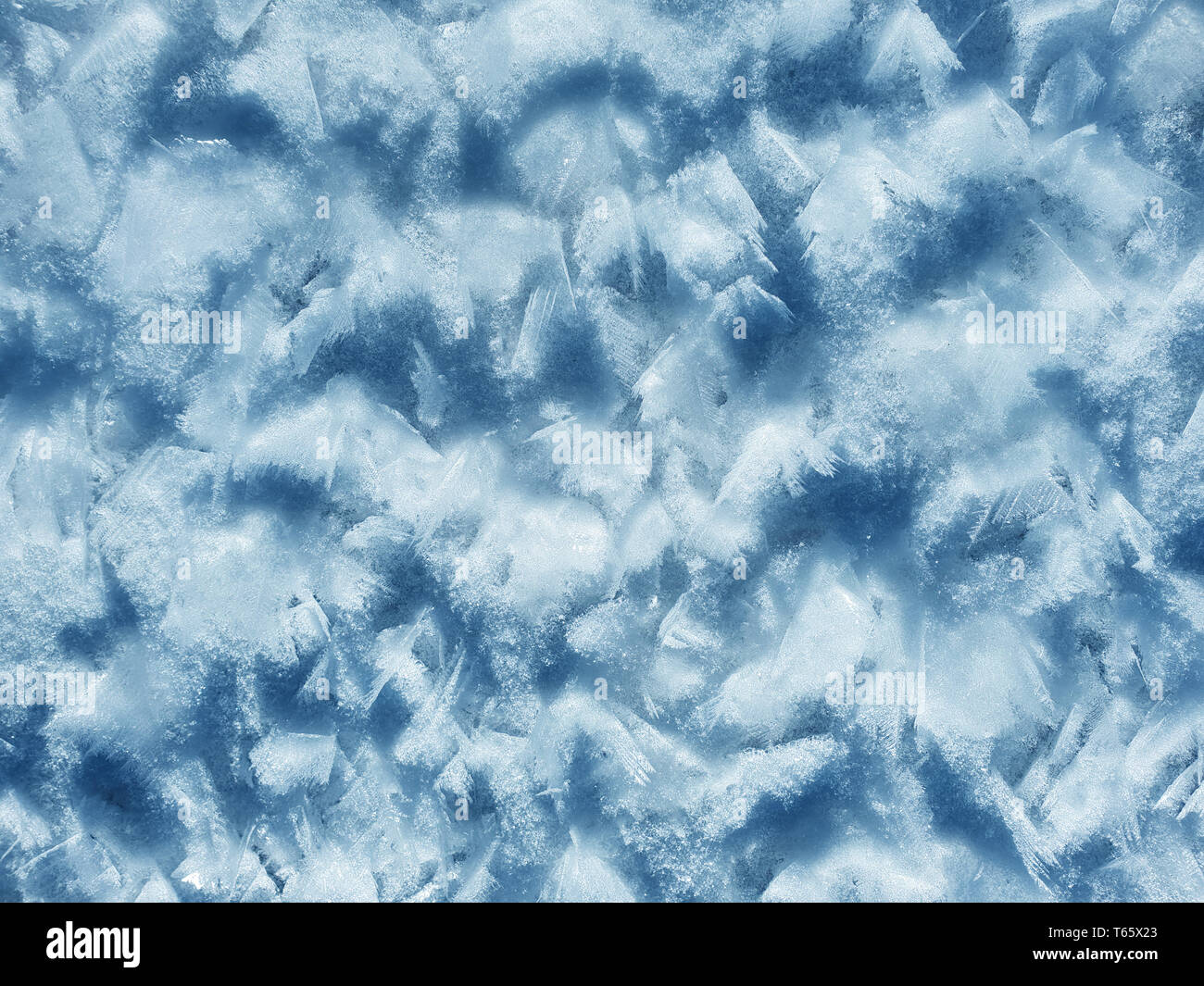 Snow crystal form beautiful snow pattern on frozen icy river Stock ...