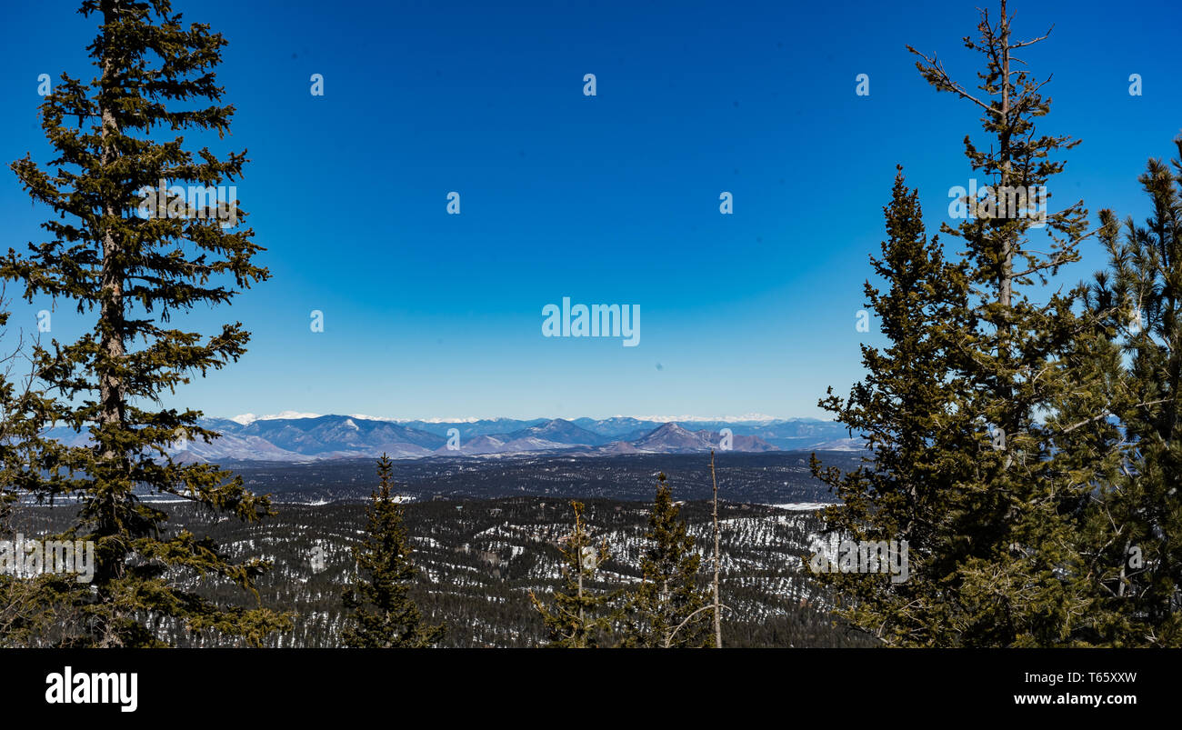 Snow blue sky pikes peak hi-res stock photography and images - Alamy