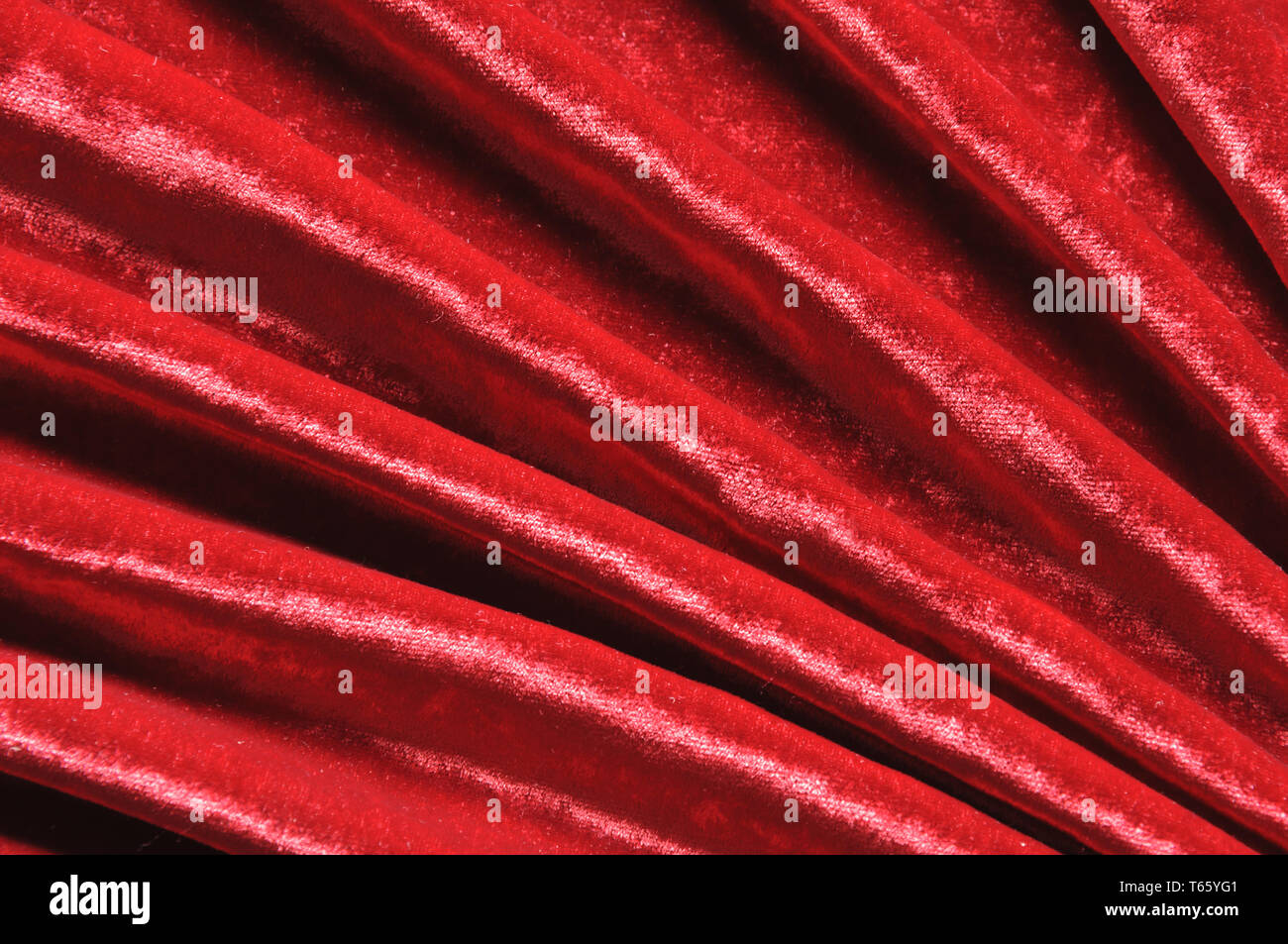 Red velvet backdrop hi-res stock photography and images - Alamy