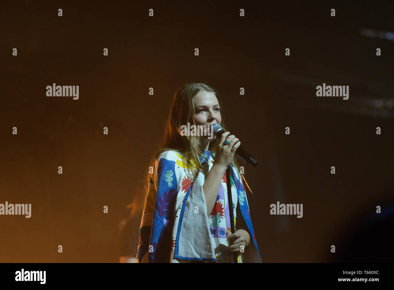 American singer songwriter maggie rogers hi-res stock photography and ...