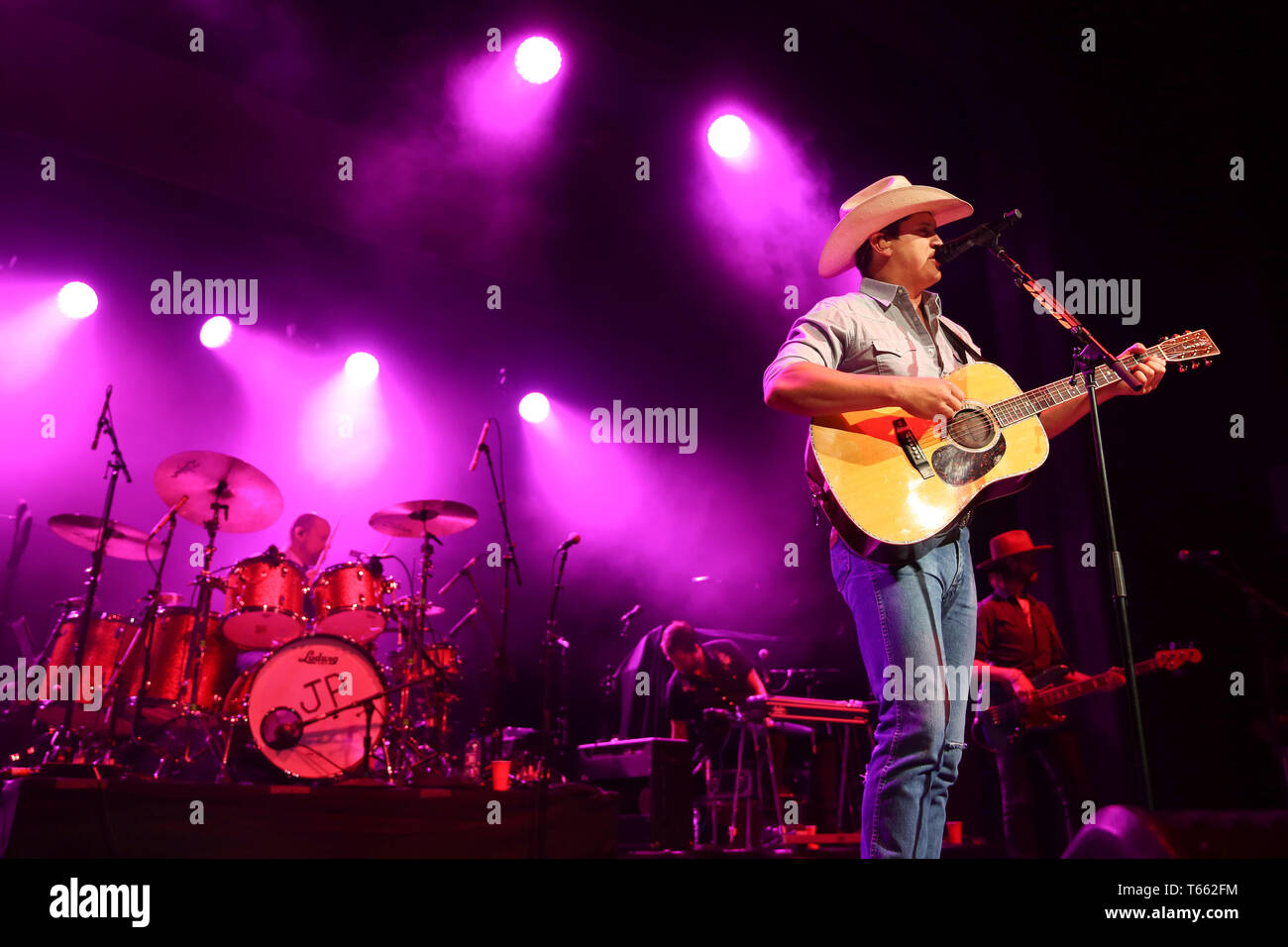 Jon pardi performing hi-res stock photography and images - Alamy