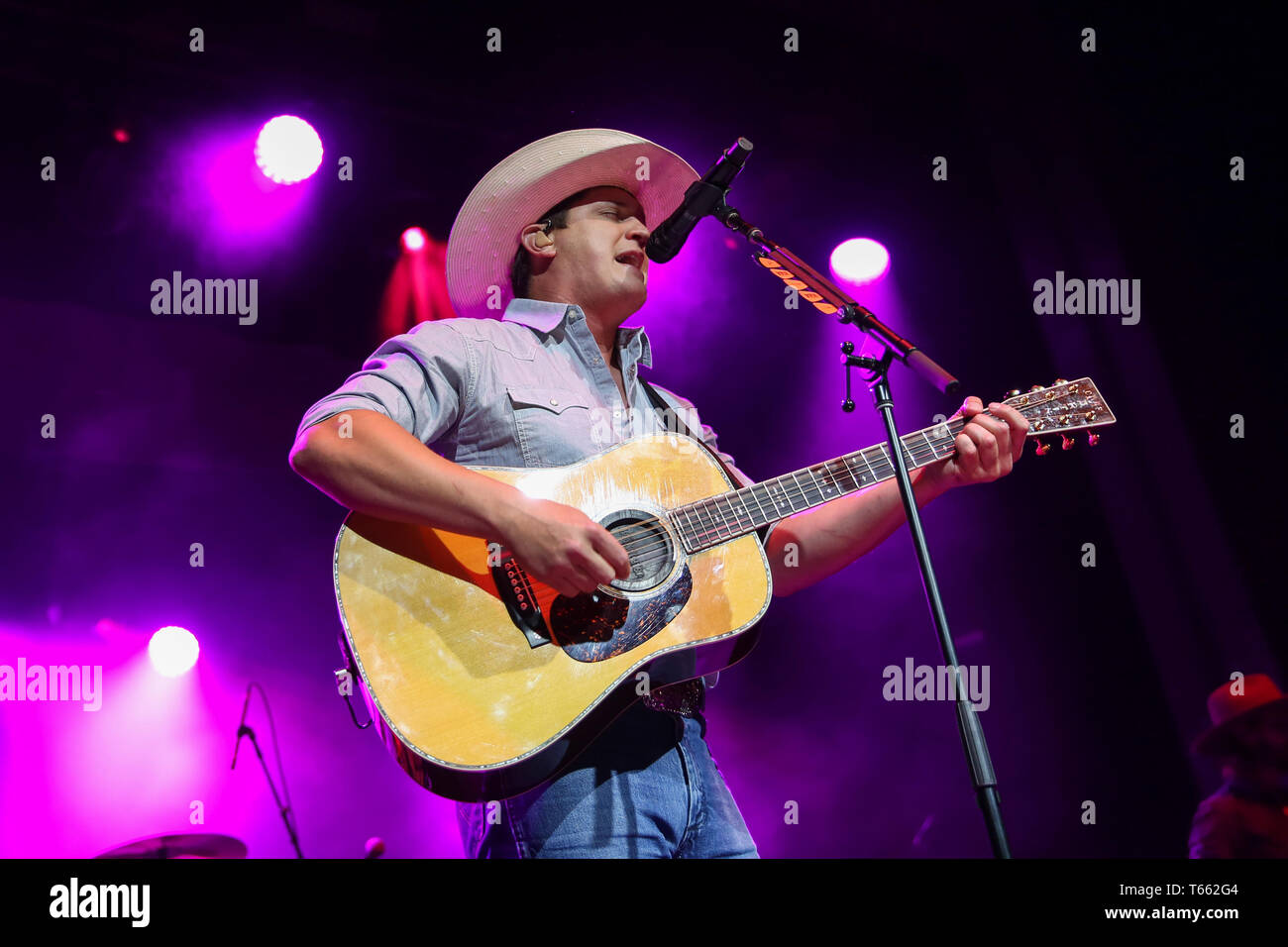 Australian country music singer hi-res stock photography and images - Alamy