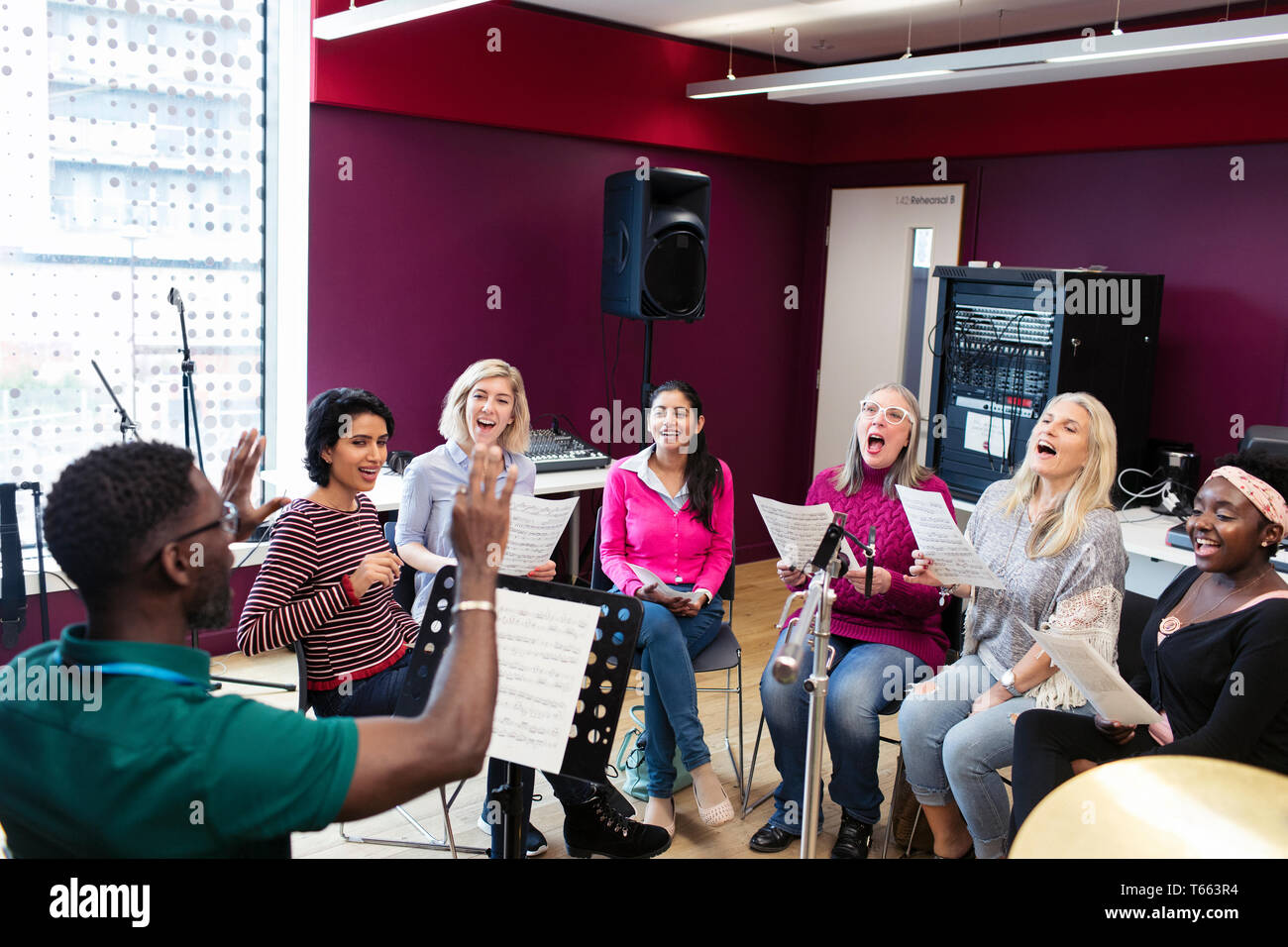Choir conductor hi-res stock photography and images - Alamy