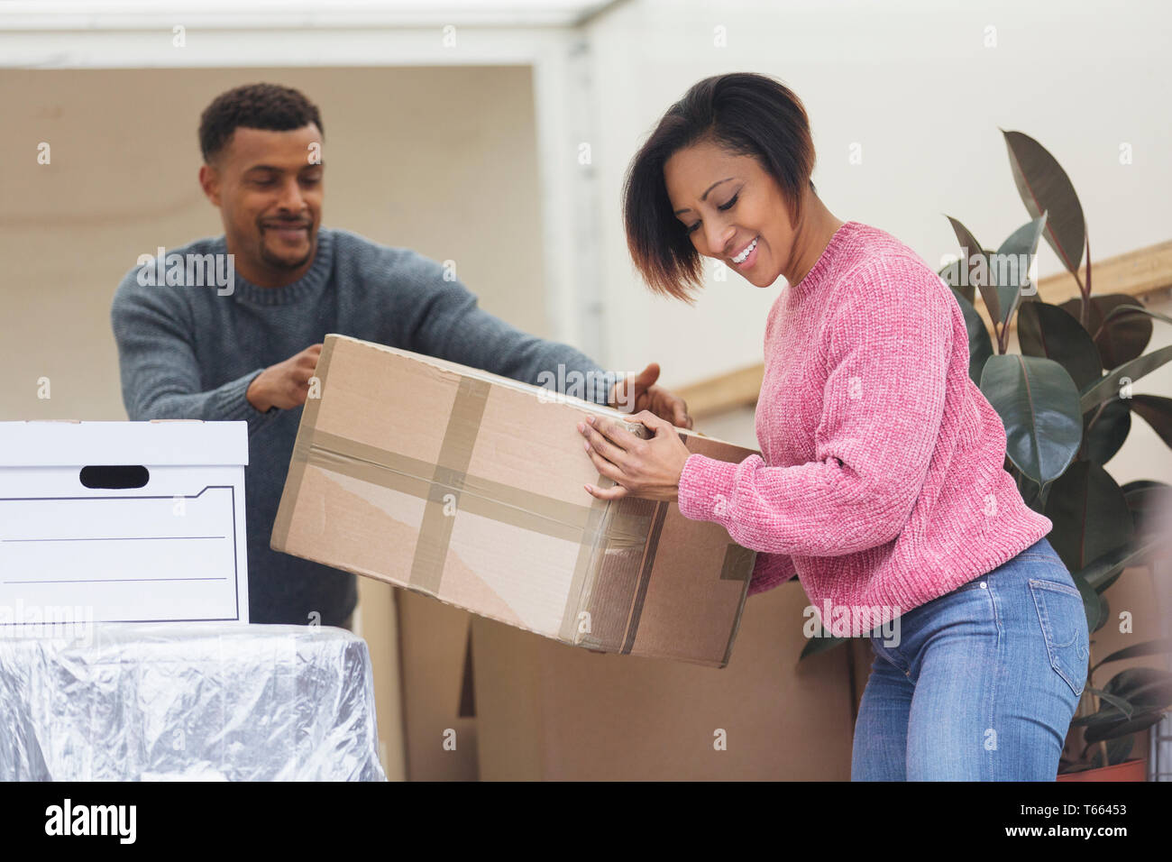 Moving van hi-res stock photography and images - Alamy