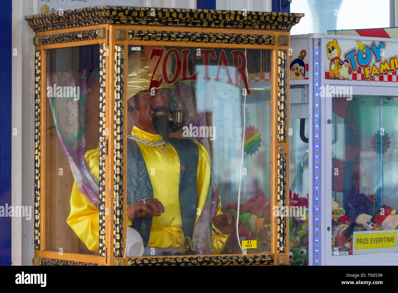Zoltar machine hi-res stock photography and images - Alamy