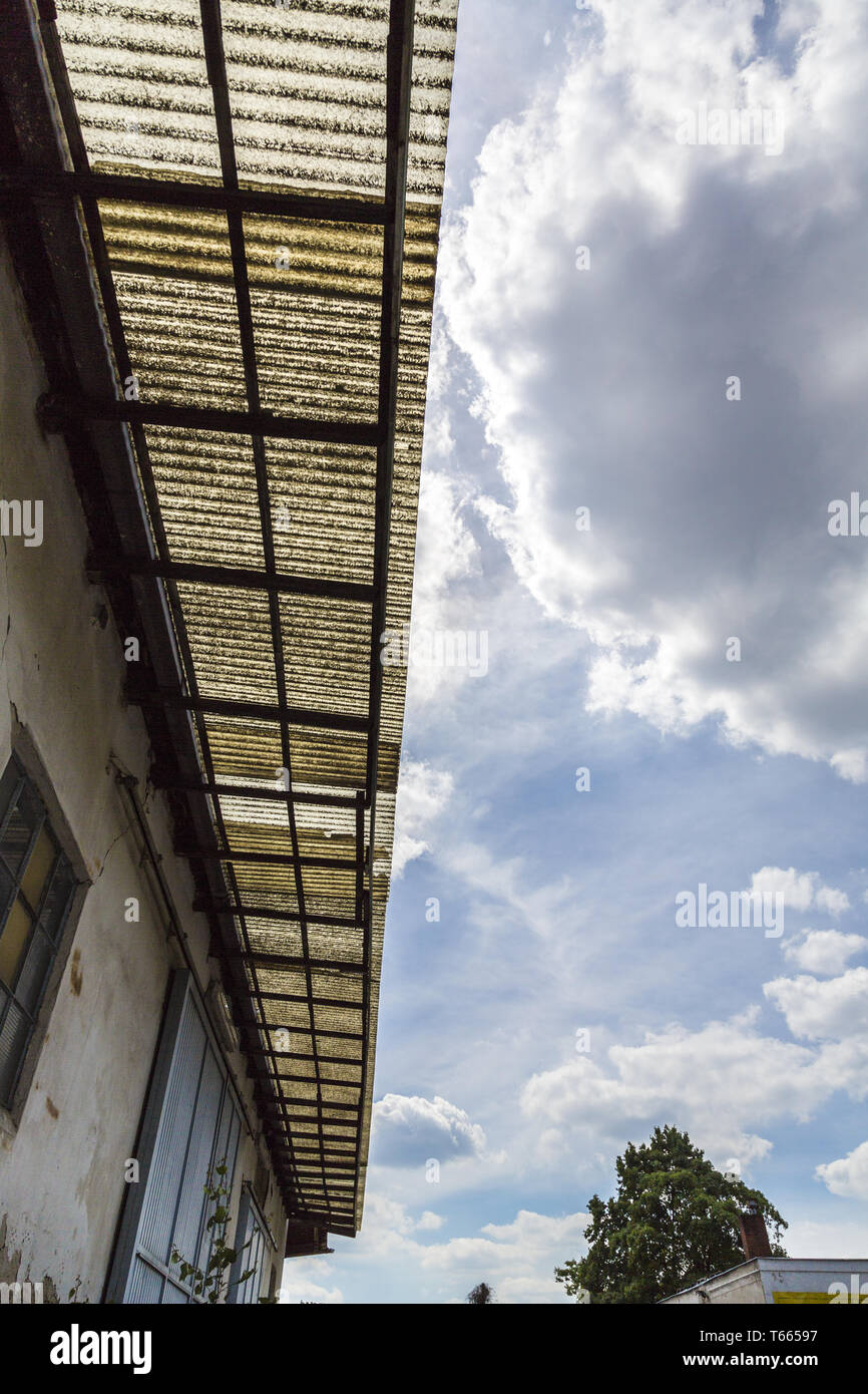 Old corrugated roof hi-res stock photography and images - Alamy