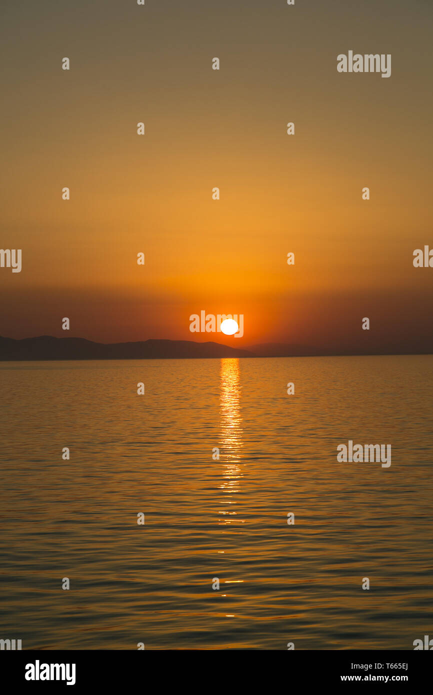 Cloudless sunset sky hi-res stock photography and images - Alamy