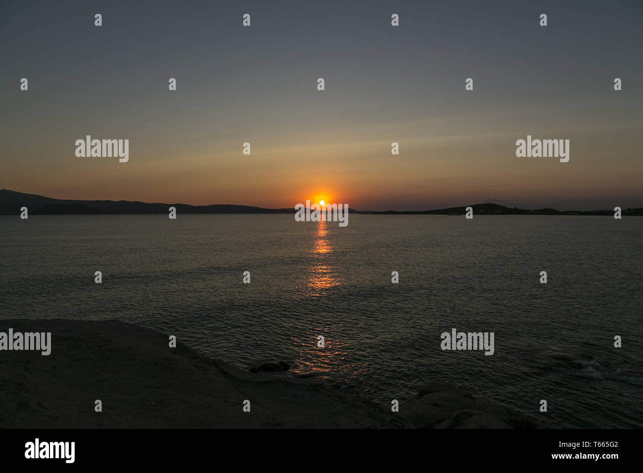 Cloudless sunset sky hi-res stock photography and images - Alamy