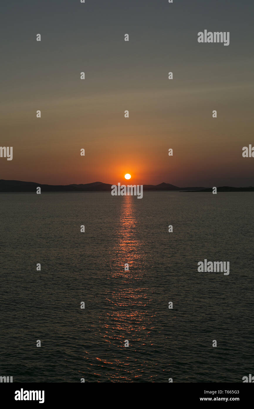 Ocean sunset sky cloudless hi-res stock photography and images - Alamy