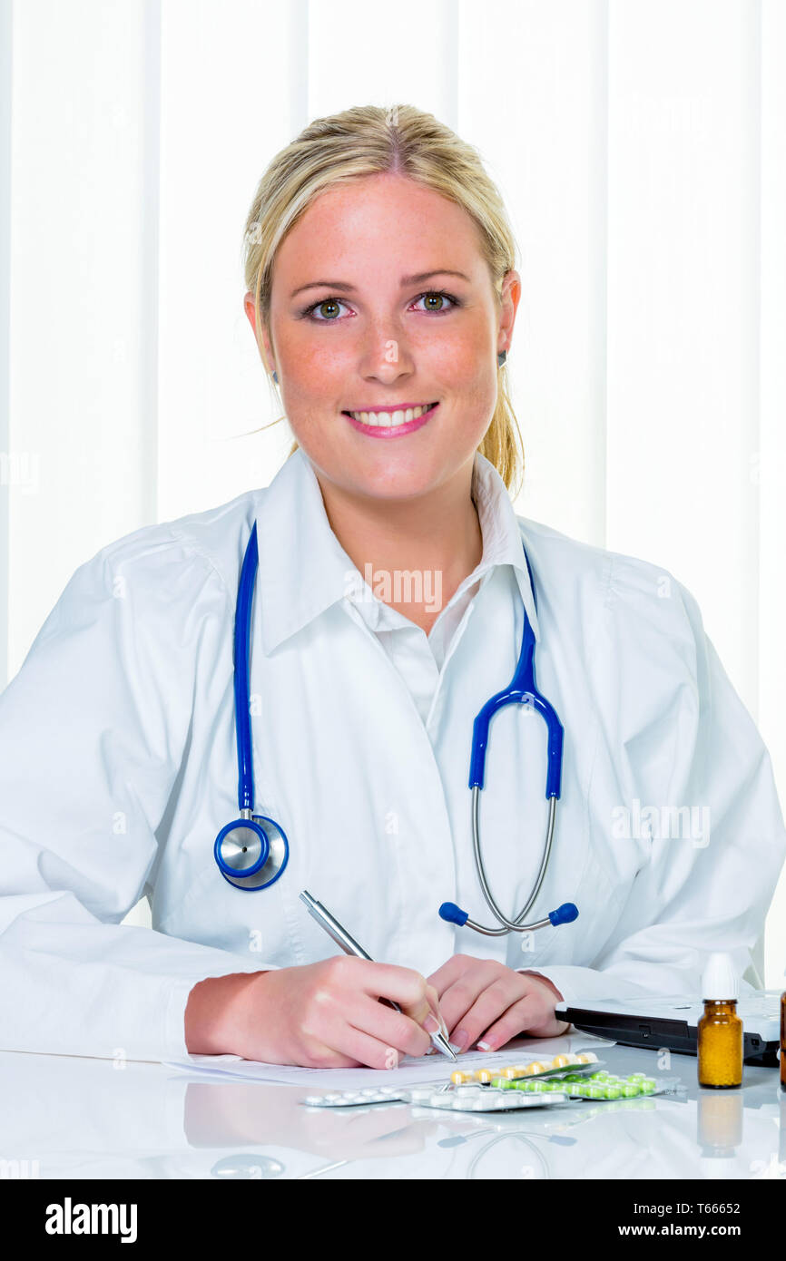 Female doctor patient consultation hi-res stock photography and images ...