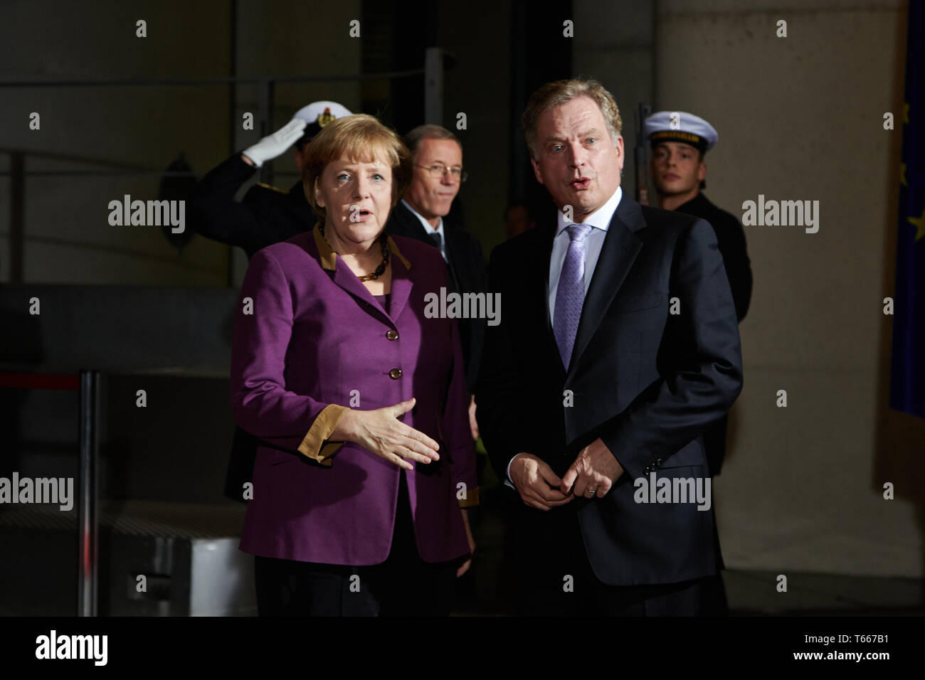 Angela Merkel meets President Sauli Väinämö Niinis Stock Photo - Alamy