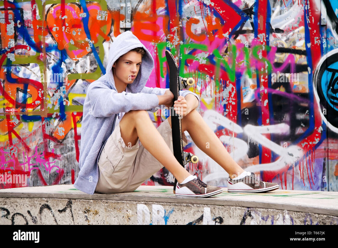 Teenager teenager teenager teenager trend hi-res stock photography and ...