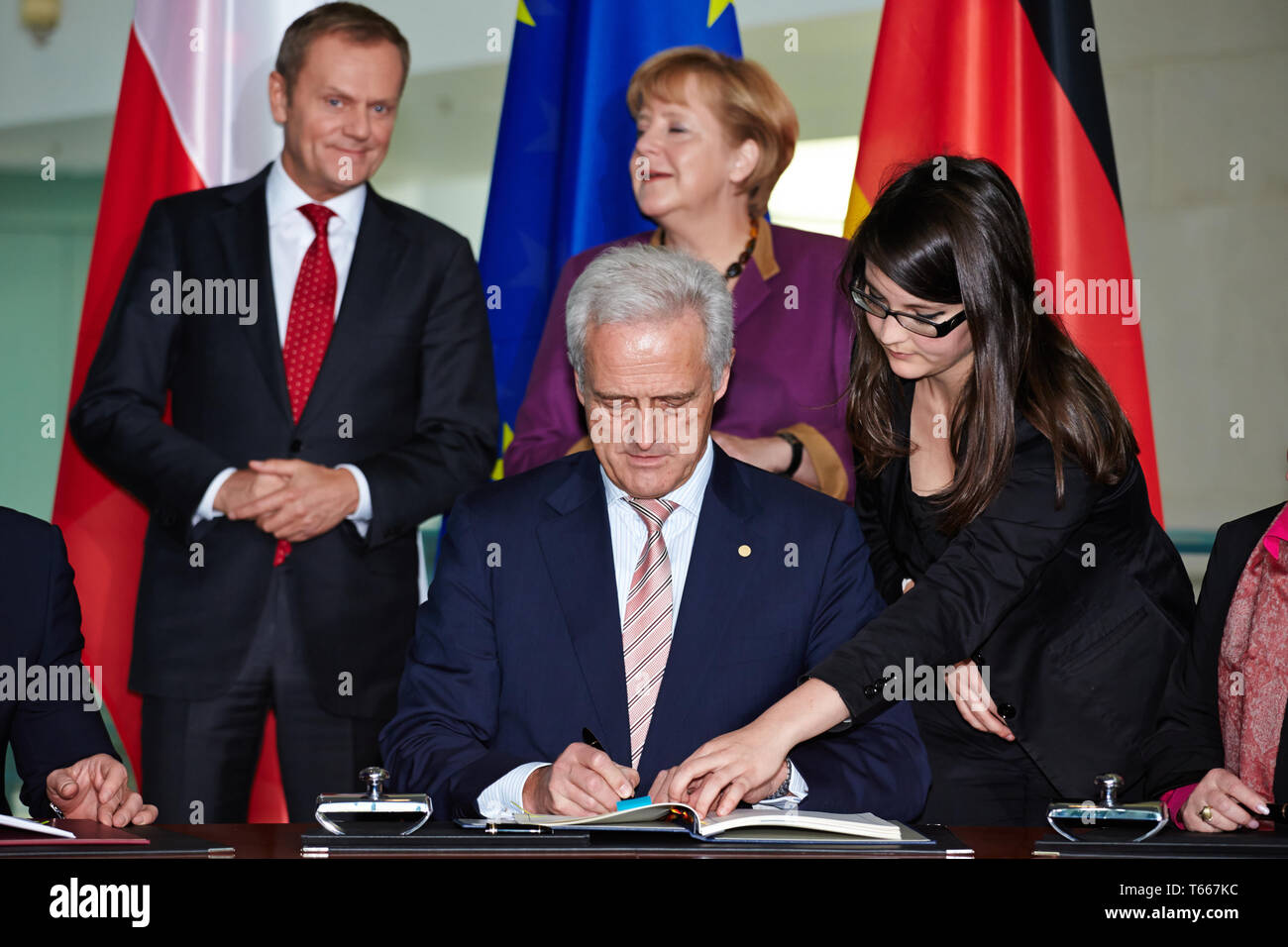 Signing of agreement between Germany and Poland Stock Photo - Alamy