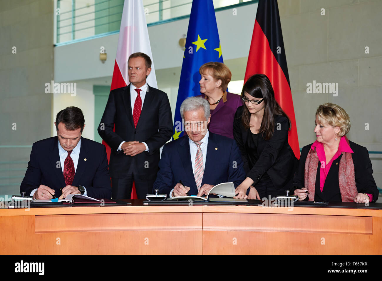 Signing of agreement between Germany and Poland Stock Photo - Alamy