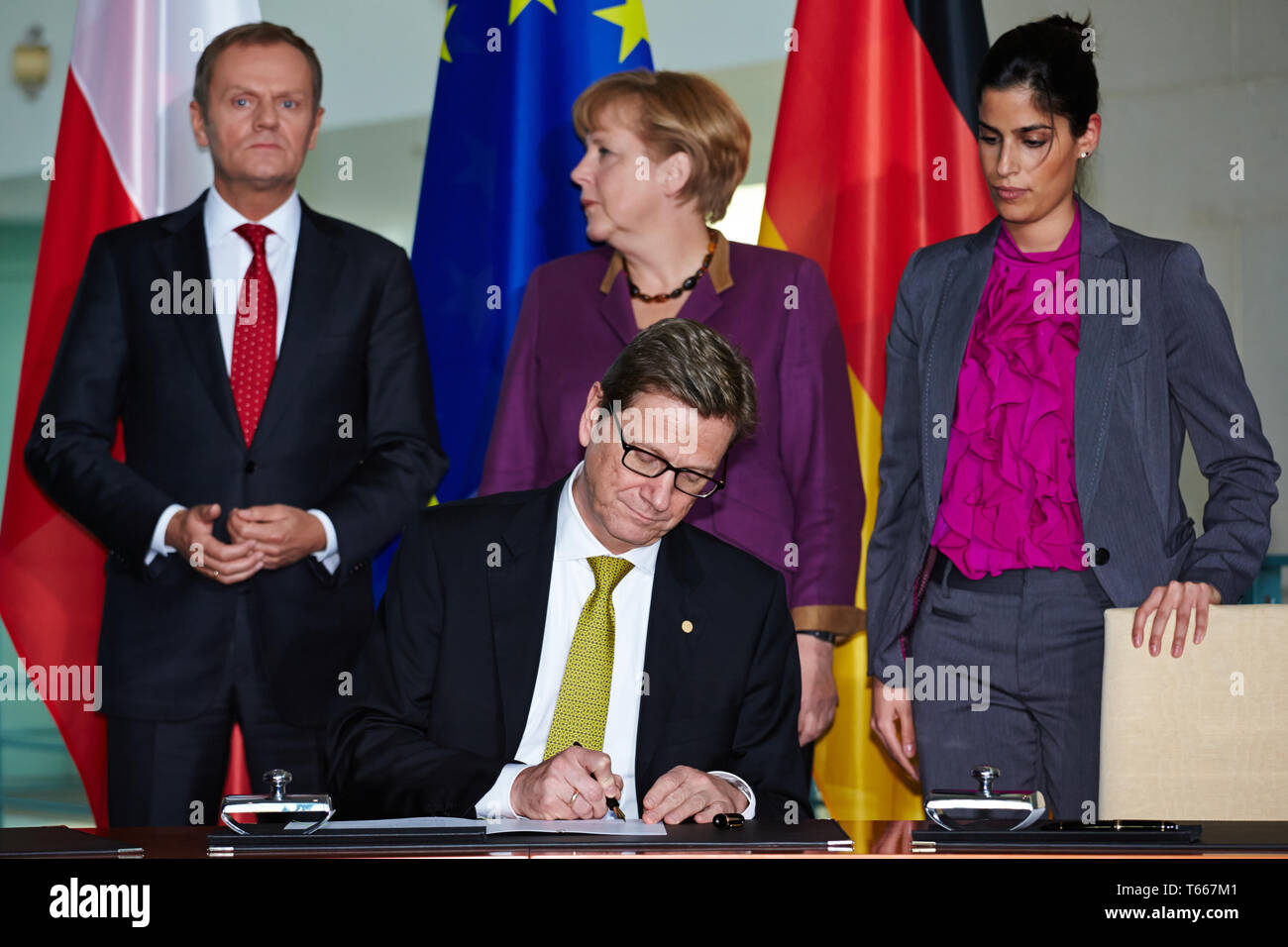 Signing of agreement between Germany and Poland Stock Photo - Alamy