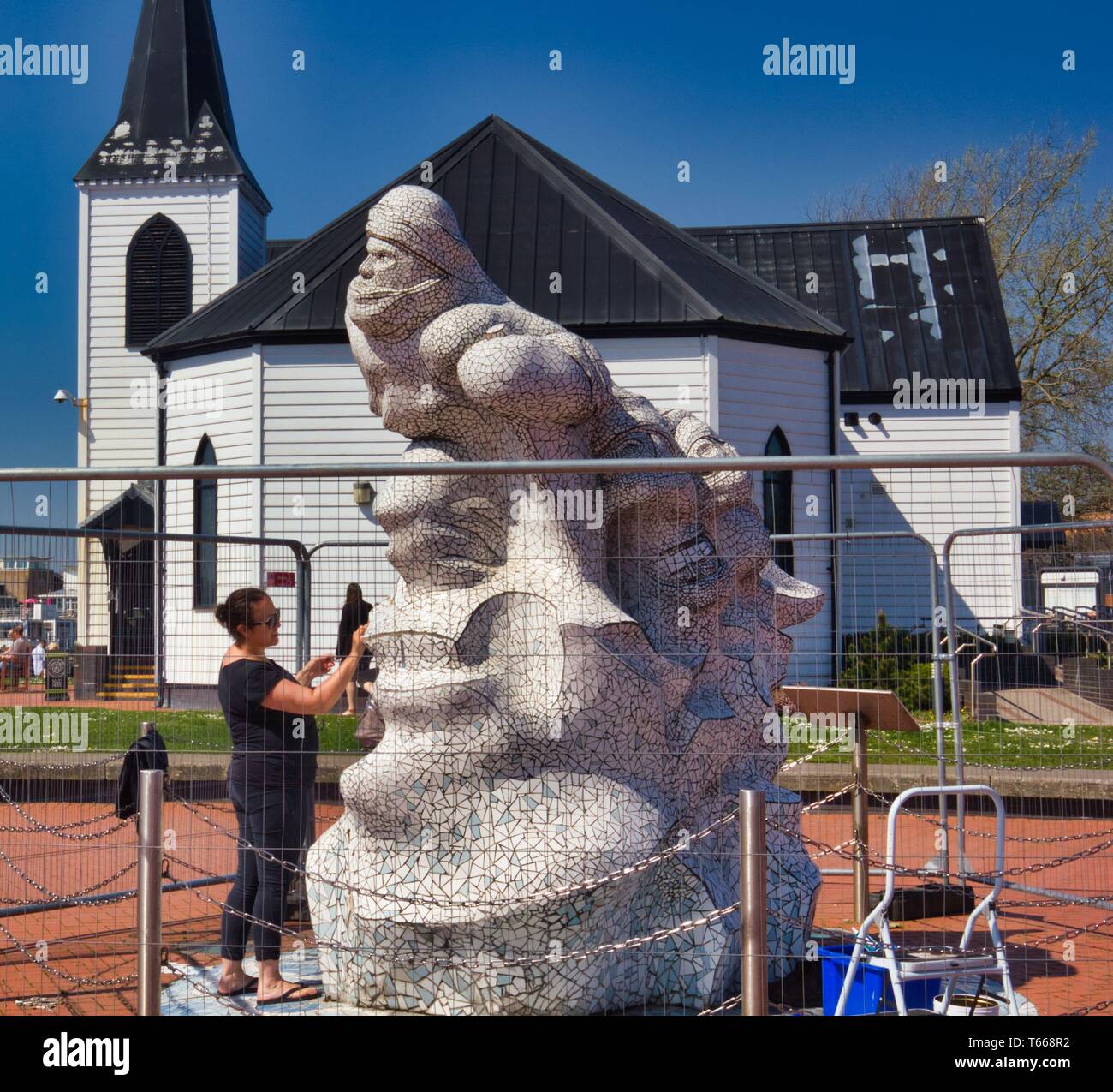 Captain scott memorial cardiff bay hi-res stock photography and images ...