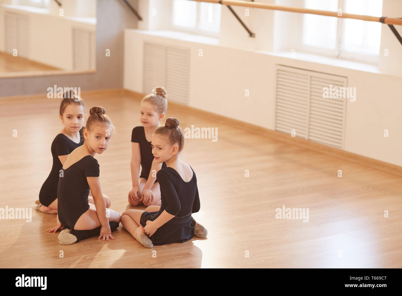 Student dance team hi-res stock photography and images - Alamy