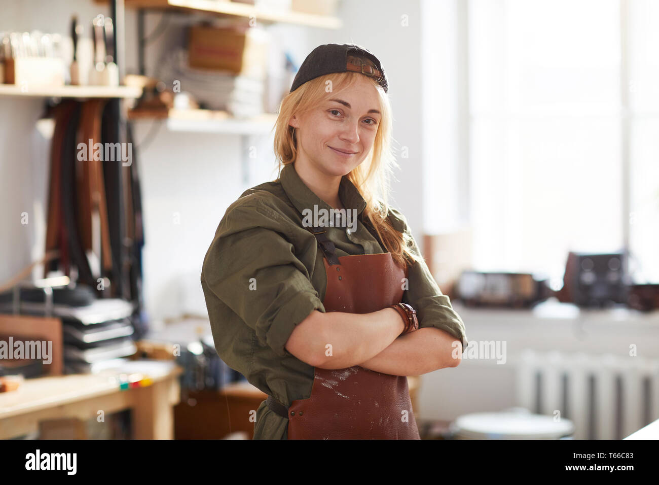 Female craftsman hi-res stock photography and images - Alamy