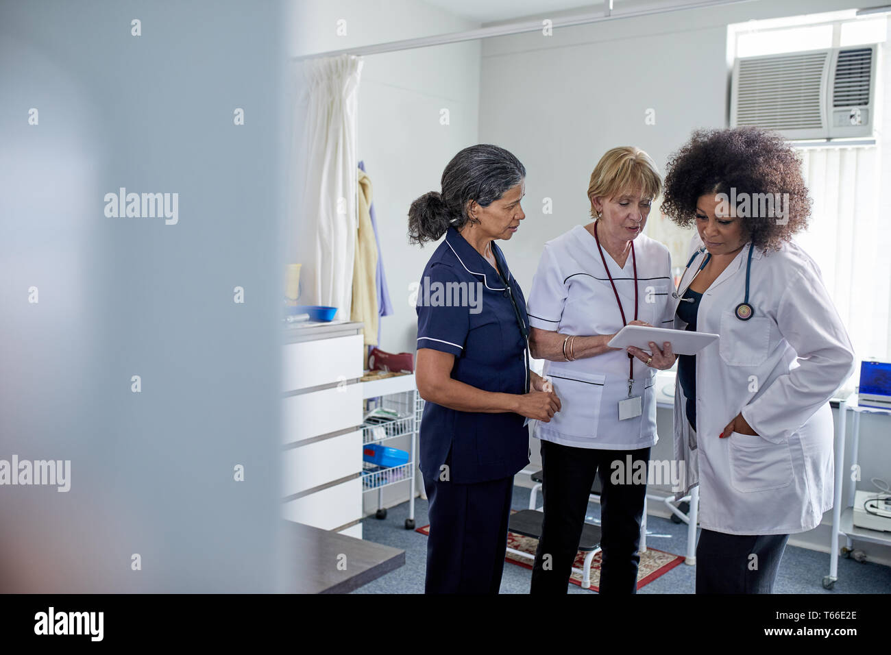 African american woman doctor exam hi-res stock photography and images ...