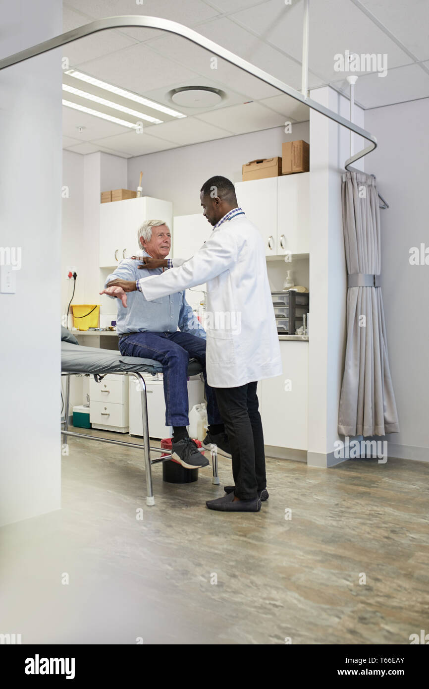 Physical exam room hi-res stock photography and images - Alamy