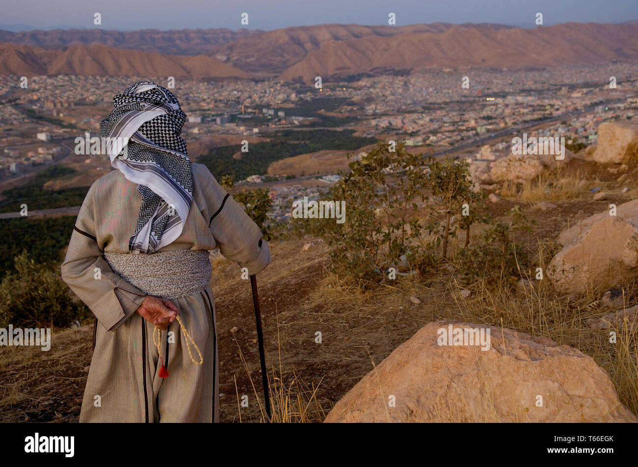 Kurdish man wearing traditional clothes take in the view of Dohuk ...