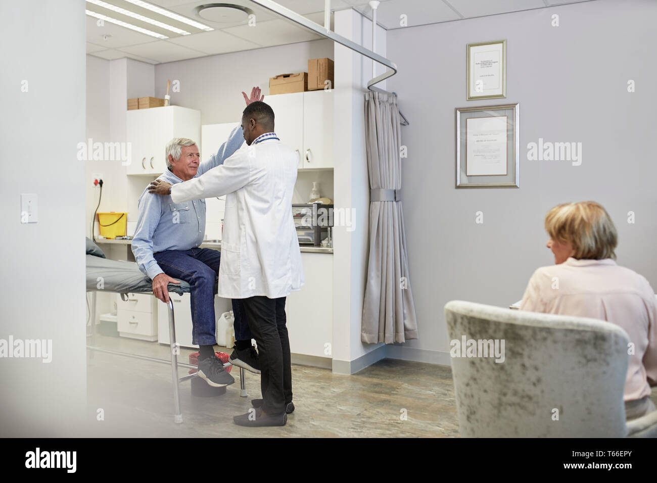 Physical exam room hi-res stock photography and images - Alamy