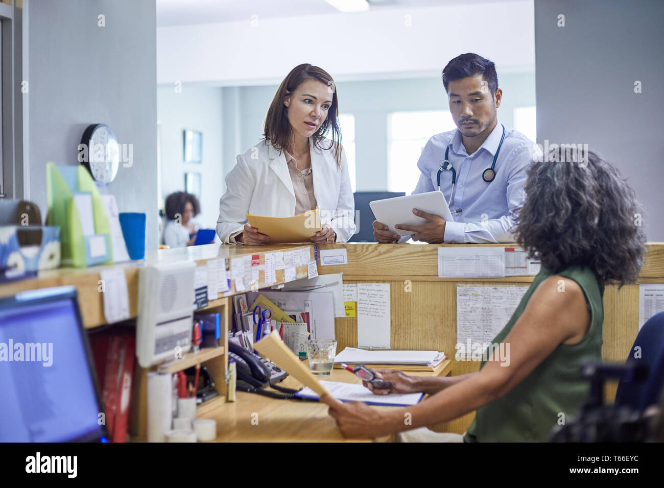 Doctors receptionist hi-res stock photography and images - Alamy