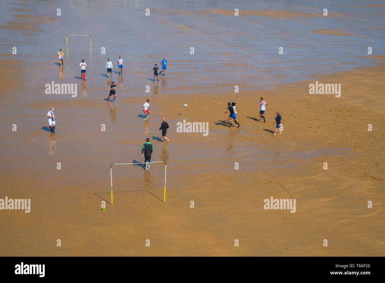 Group of footballers hi-res stock photography and images - Alamy