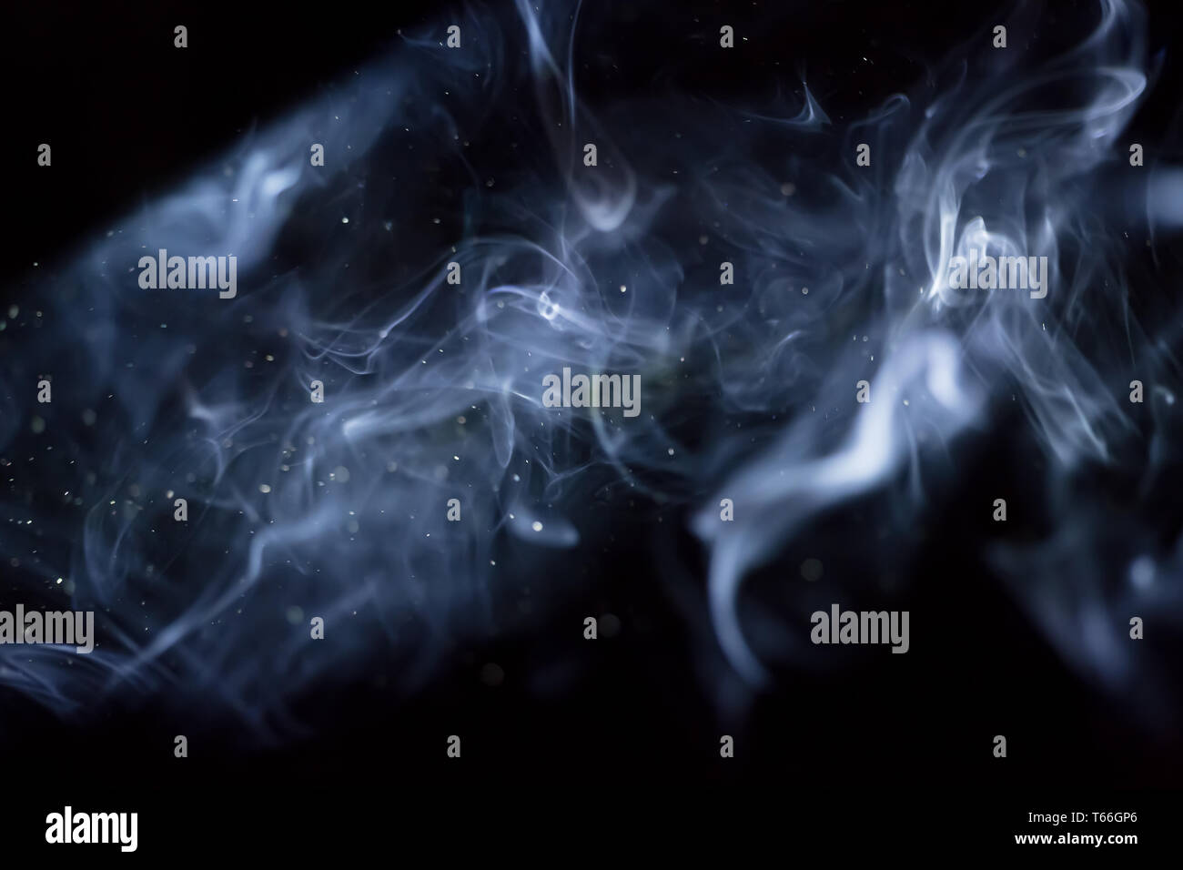 Black smoke background hi-res stock photography and images - Alamy