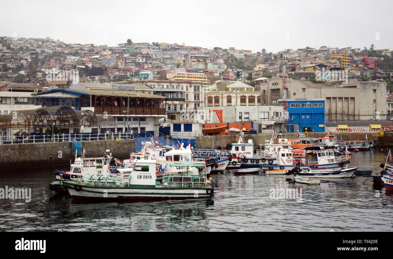 Small to medium sized boats hi-res stock photography and images - Alamy