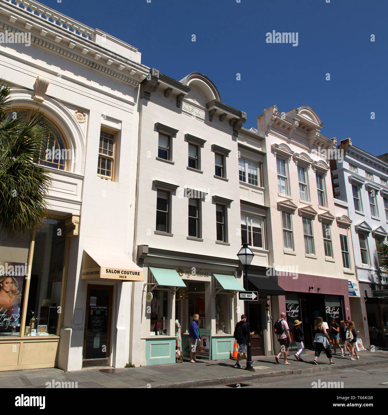 Storefront canopies hi-res stock photography and images - Alamy