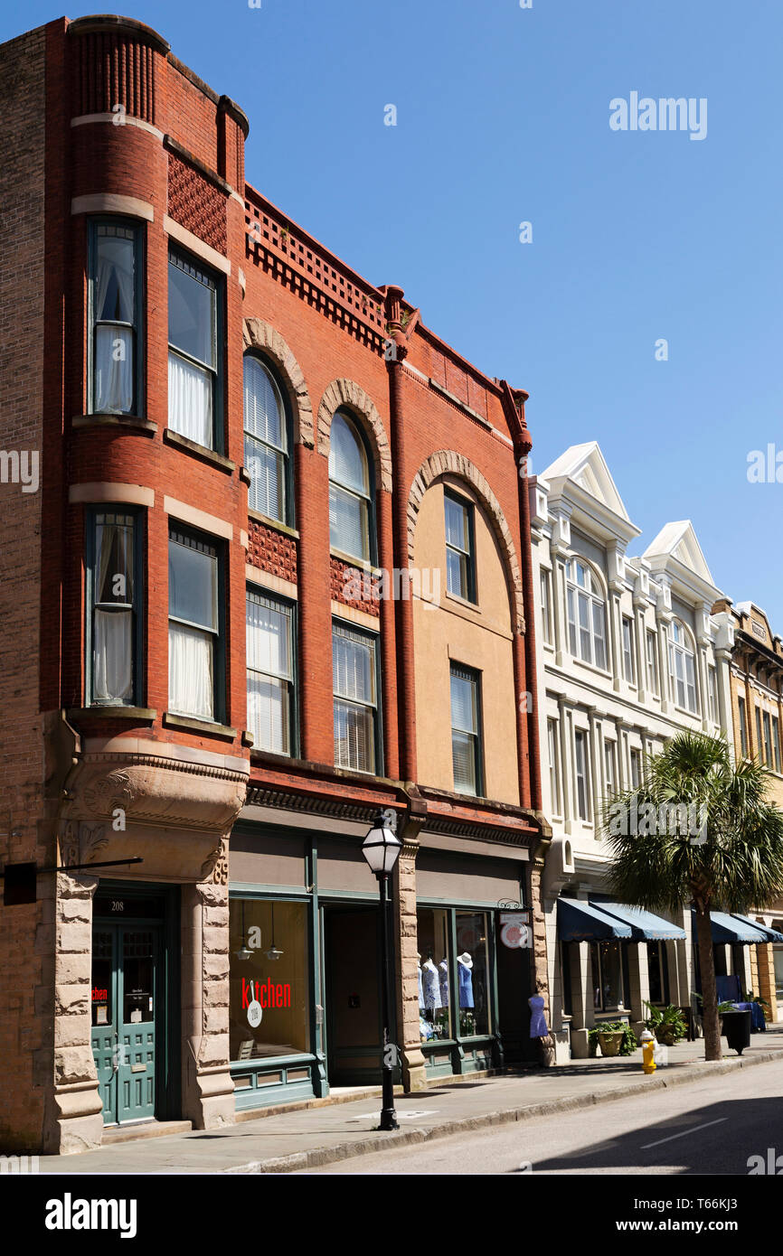 Storefront canopies hi-res stock photography and images - Alamy