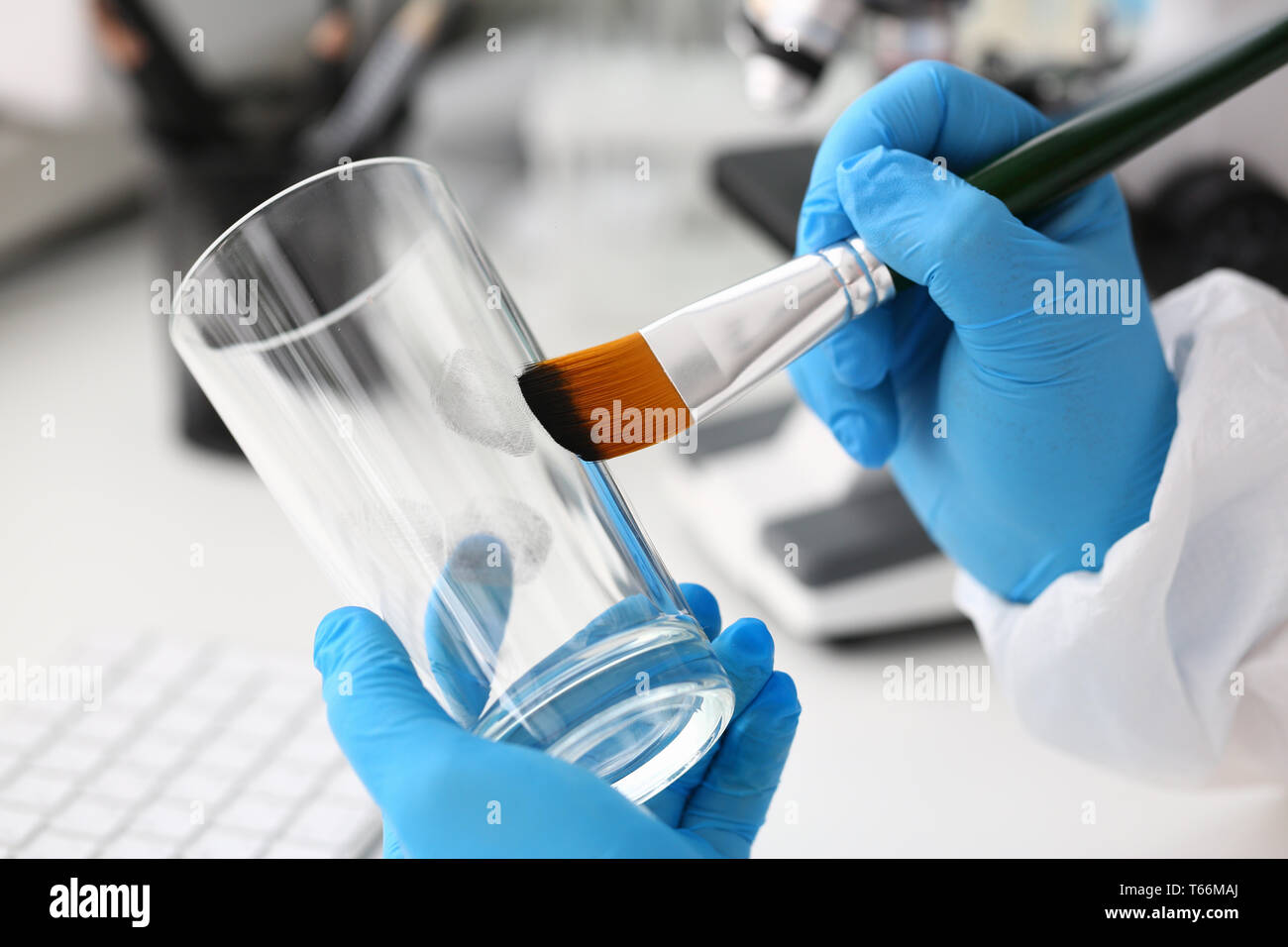 Forensic brush hi-res stock photography and images - Alamy