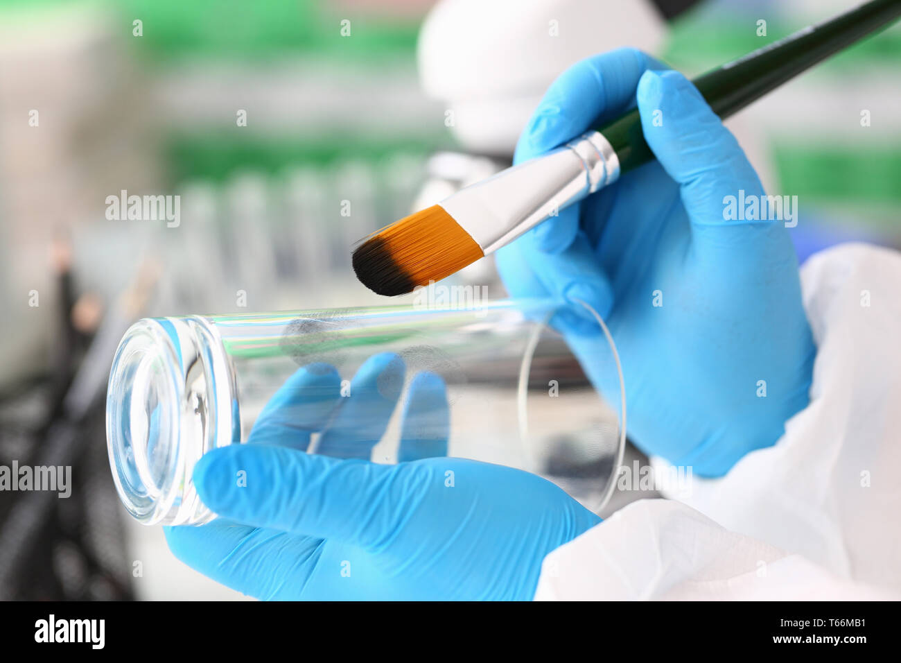 Forensic brush hi-res stock photography and images - Alamy