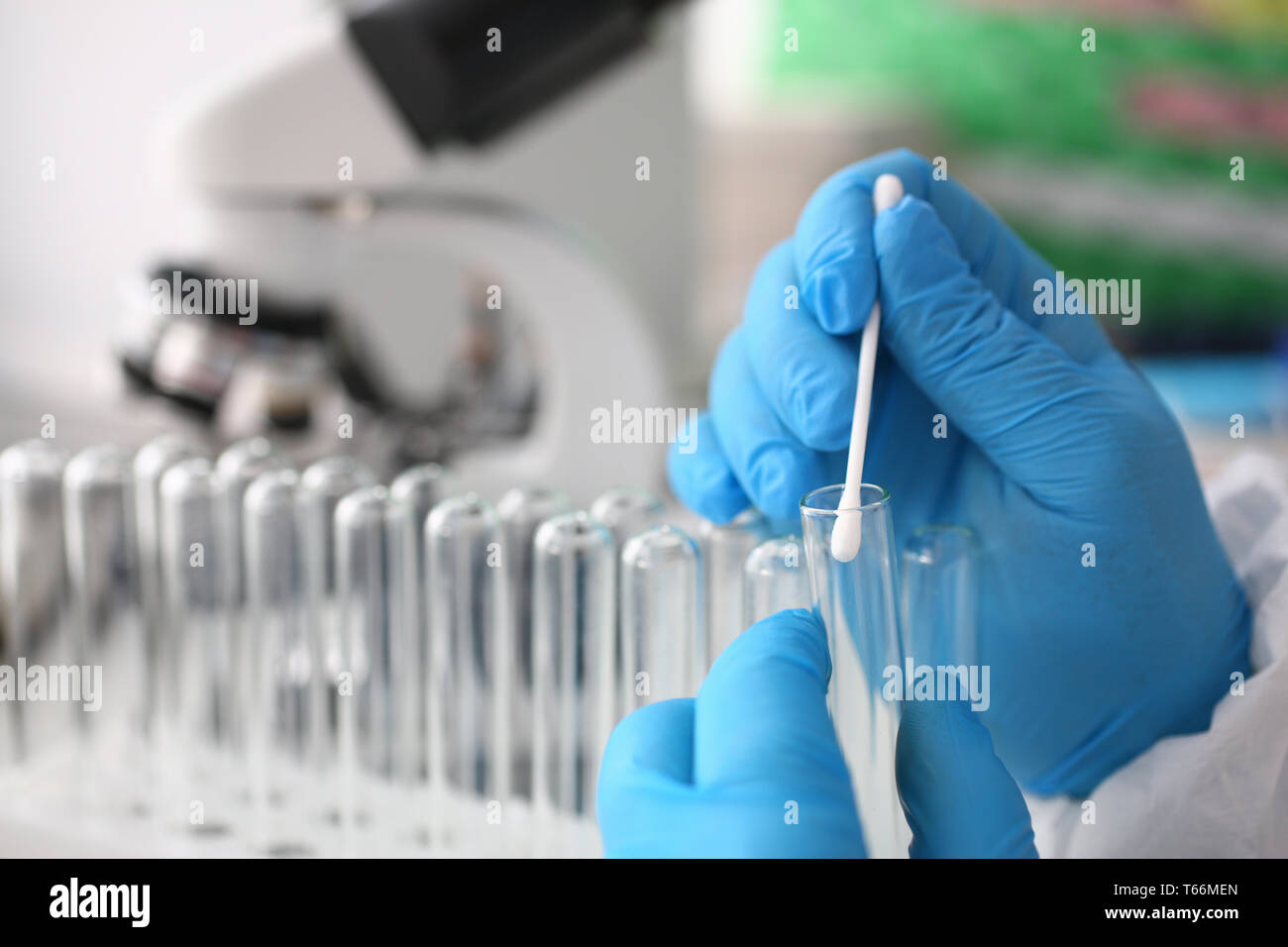 Forensic scientist conducting criminal Stock Photo - Alamy