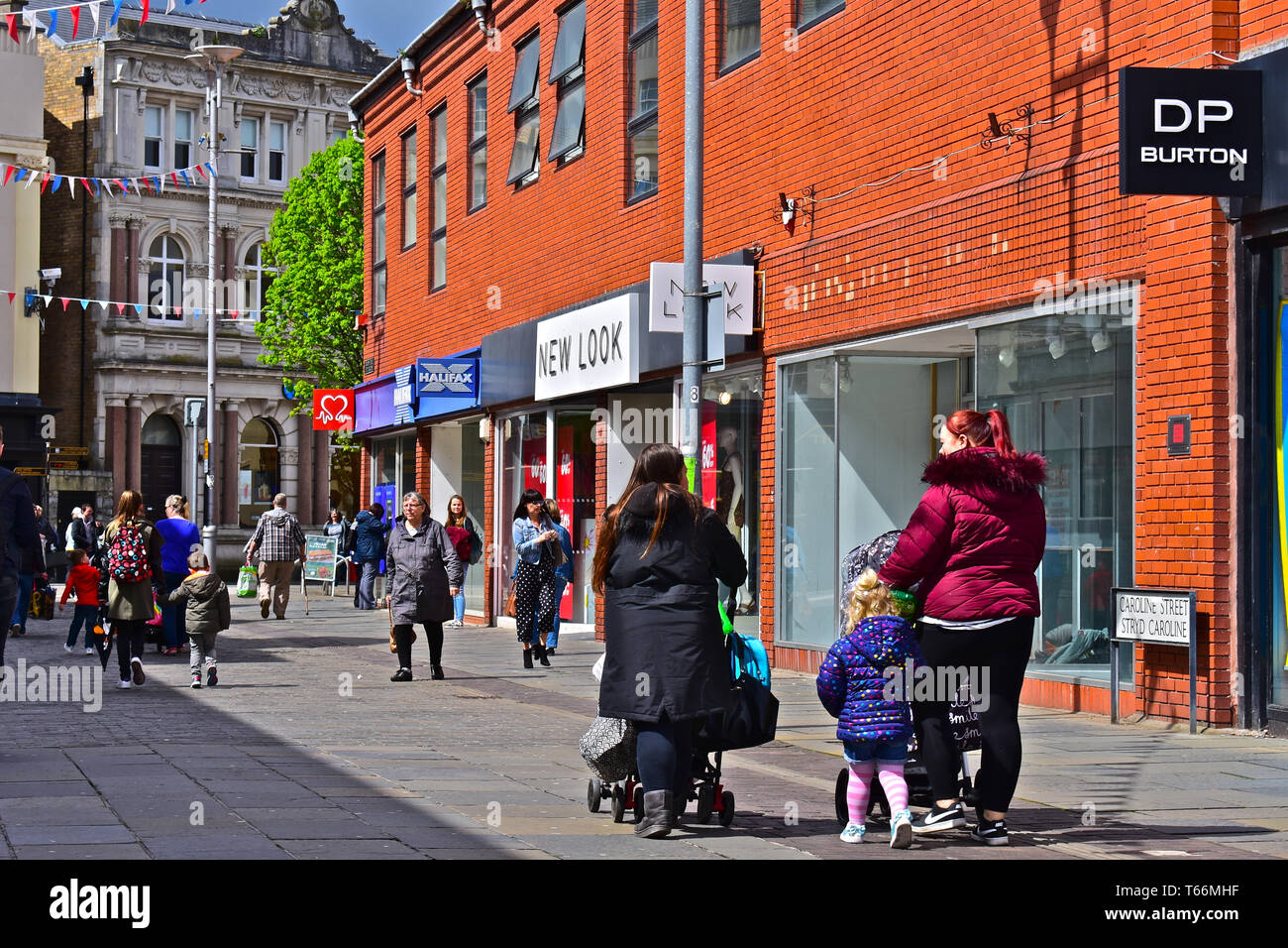 Shops in town centre bridgend hi-res stock photography and images - Alamy